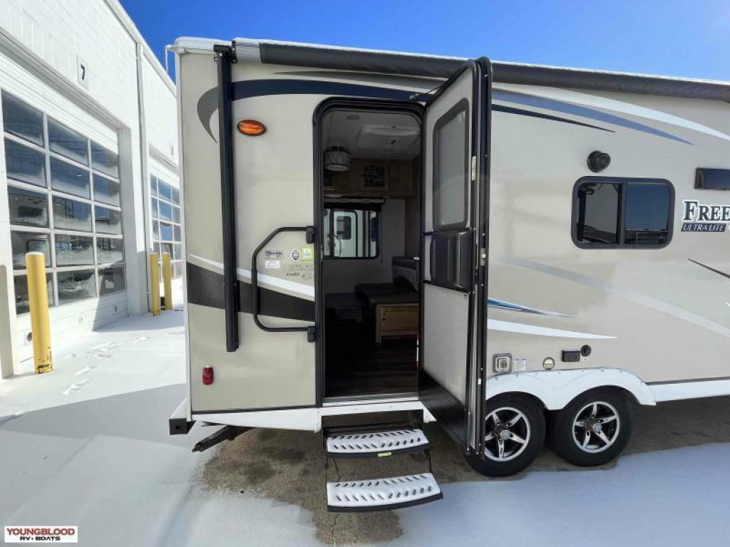 Coachmen Freedom Express 204RD Express Ultra Lite - Springfield, MO 65802