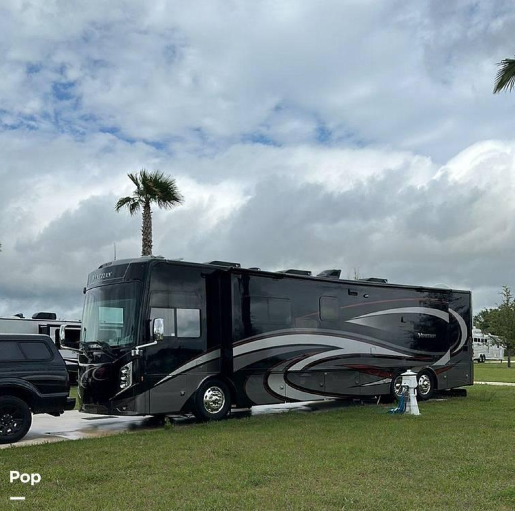 Thor Motor Coach Venetian F42 - Lewisburg, PA 17837